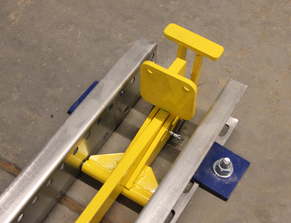 Pallet Flow Pallet Stop Staggered Wheel Pattern - Concentric Storage ...